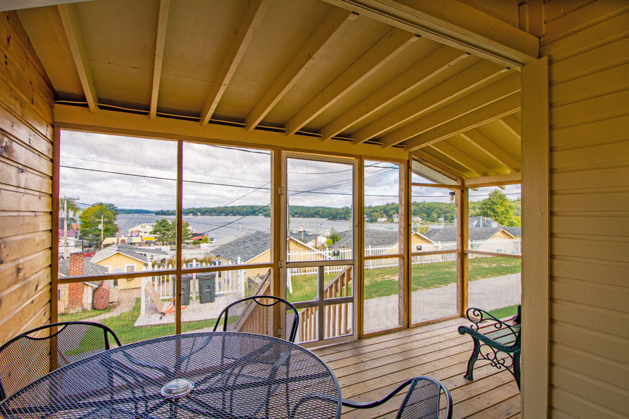 8728-cottage10-porch-x900 - Half Moon Motel