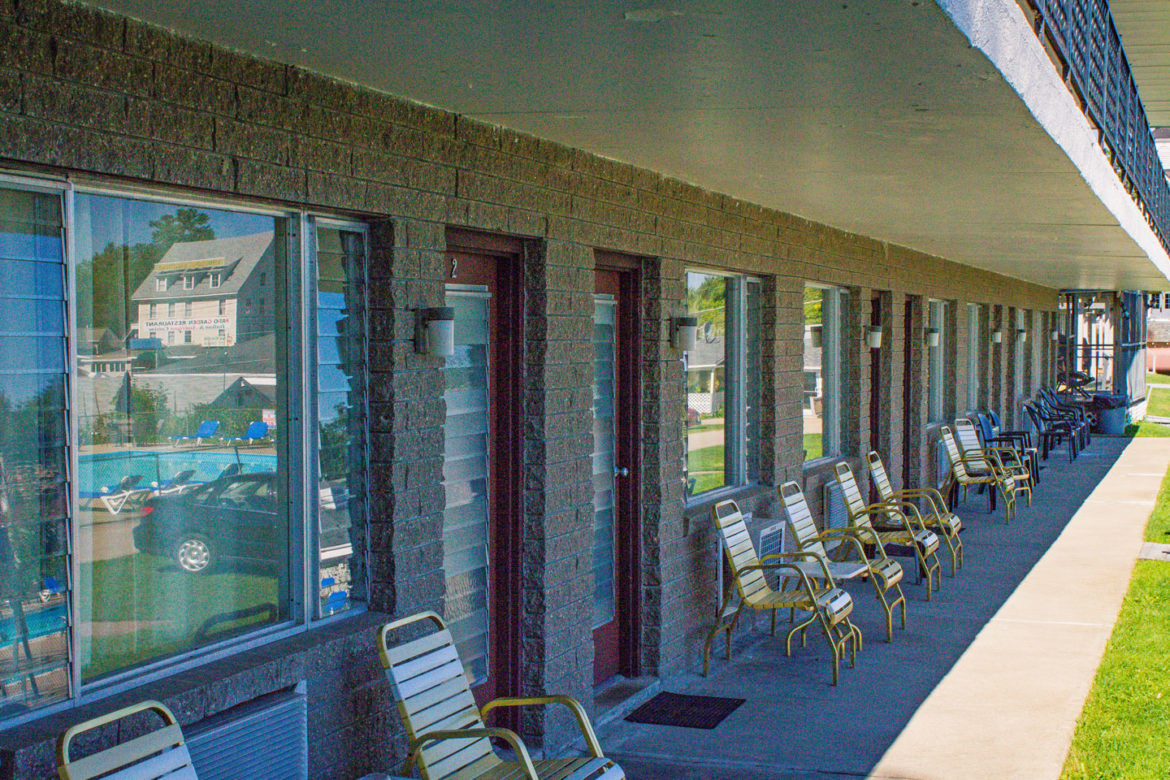 Motel Lower Balcony Rooms - Half Moon Motel & Cottages - Weirs Beach ...