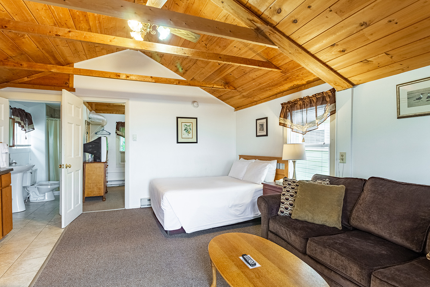 Large Two Room Queen Bed Cottages with Screened-In Porch - Half Moon ...