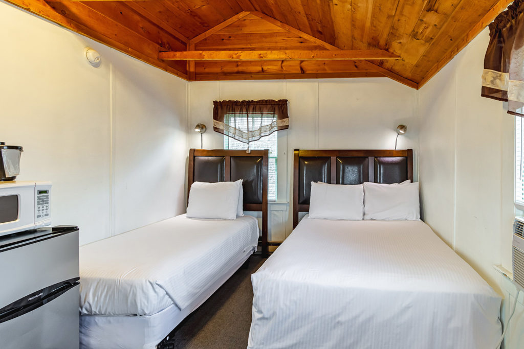 Small Cottages - Half Moon Motel & Cottages - Weirs Beach - Laconia New ...
