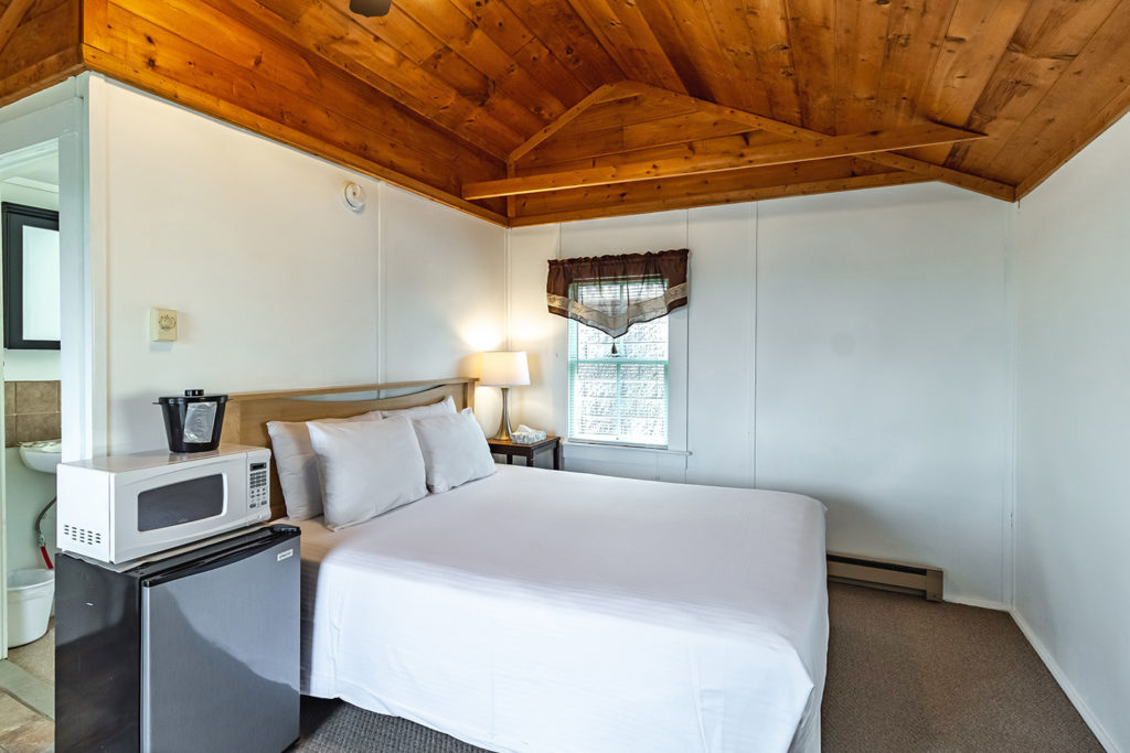 Small Cottages - Half Moon Motel & Cottages - Weirs Beach - Laconia New ...